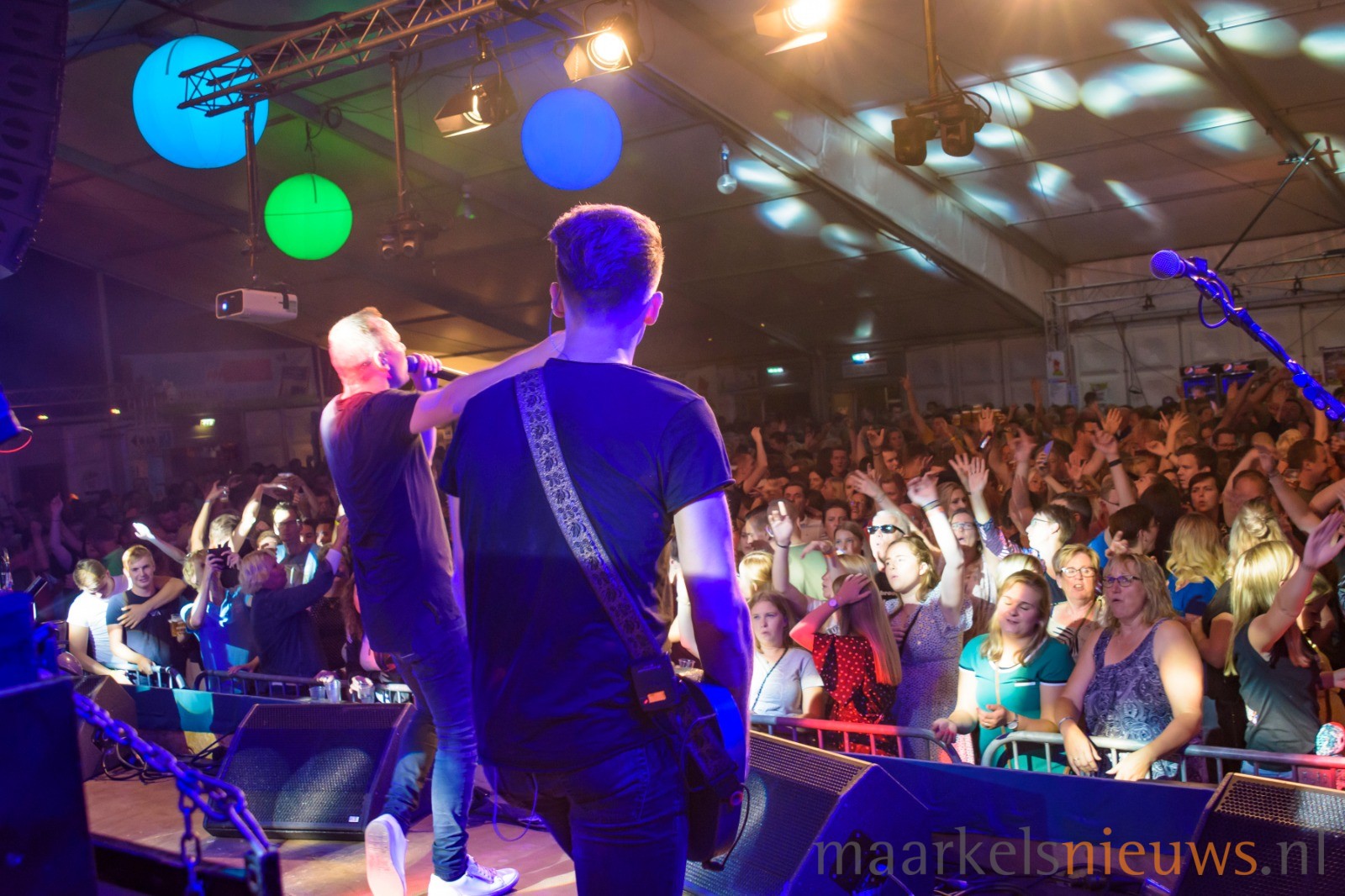 Volle bak in tent en op beachparty - Maarkelsnieuws.nl Maarkelsnieuws.nl