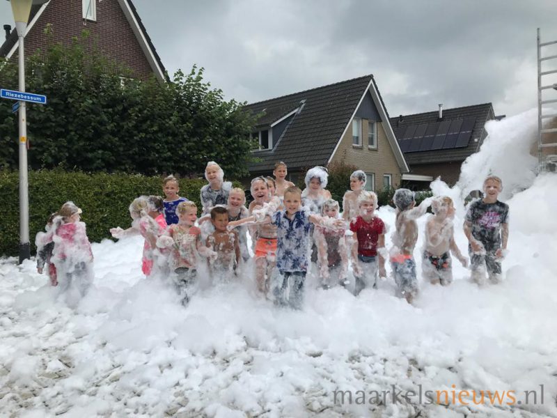 Schuimparty Riezebessum - Maarkelsnieuws.nl Maarkelsnieuws.nl