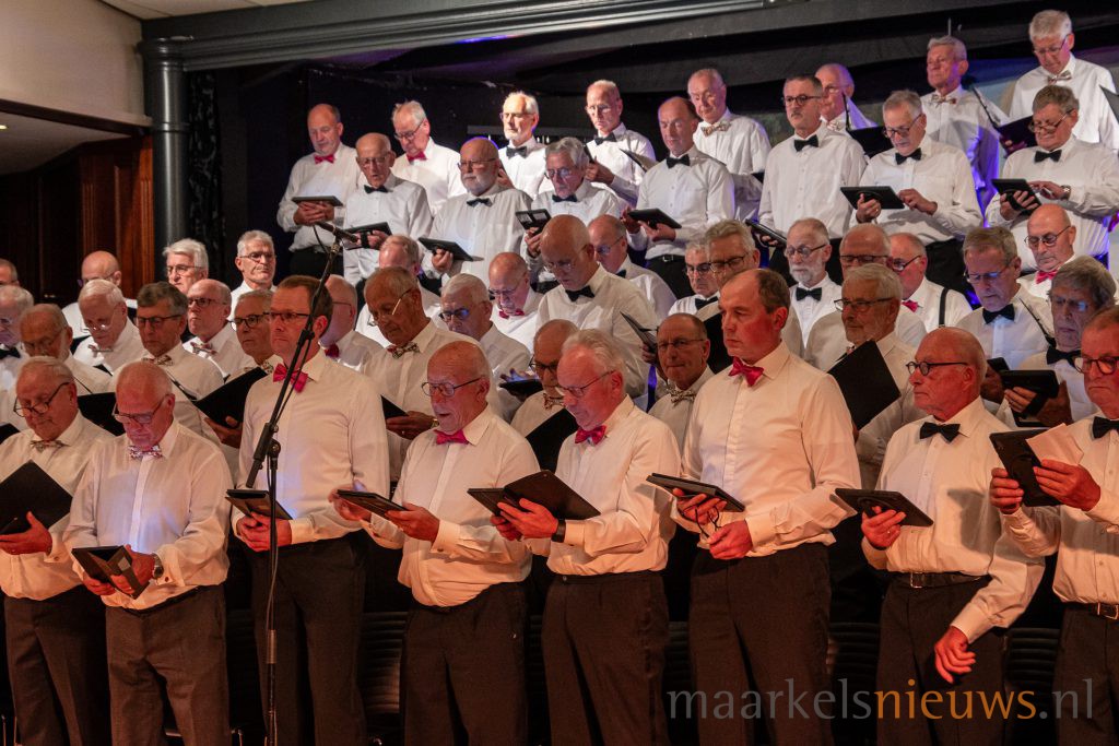 Tachtig zangers op podium De Haverkamp - Maarkelsnieuws.nl ...