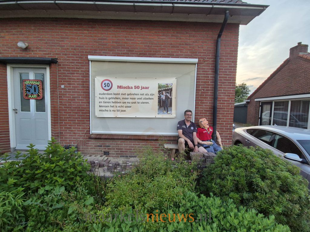 Mischa viert 50e verjaardag én housewarming aan Bergweg - Maarkelsnieuws.nl Maarkelsnieuws.nl