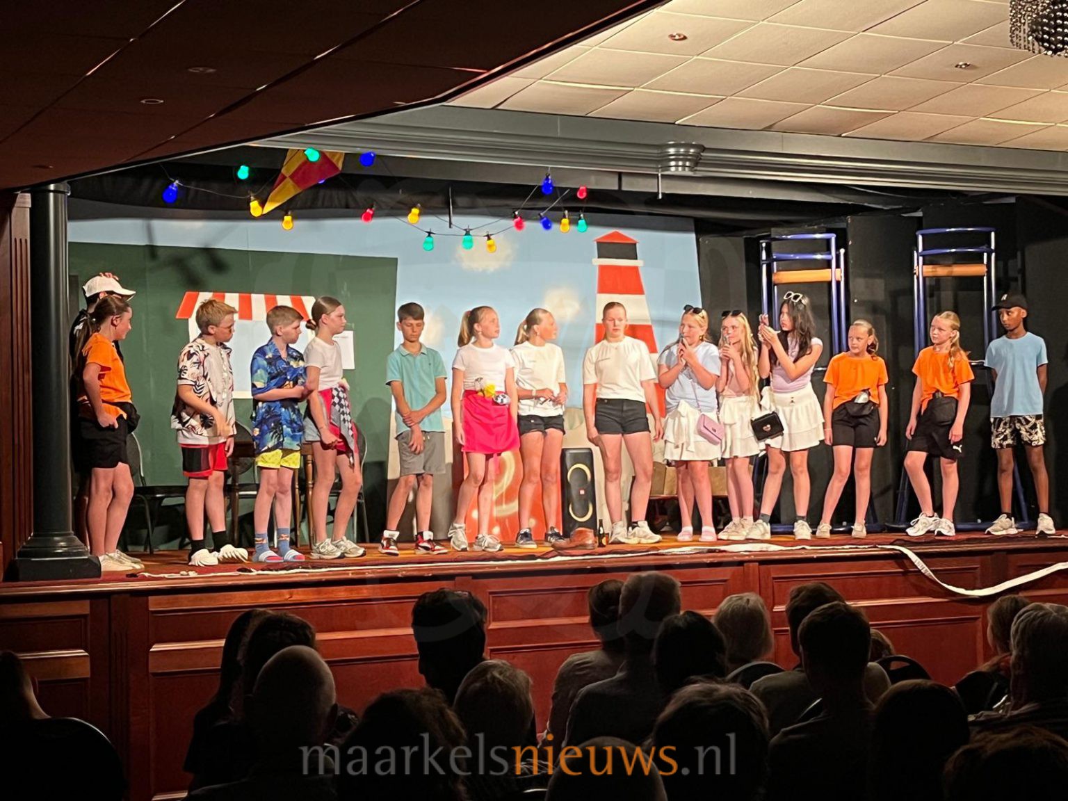 Musicalavond groep 8 van Obs de Zwaluw 'Strandgasten' - Maarkelsnieuws ...